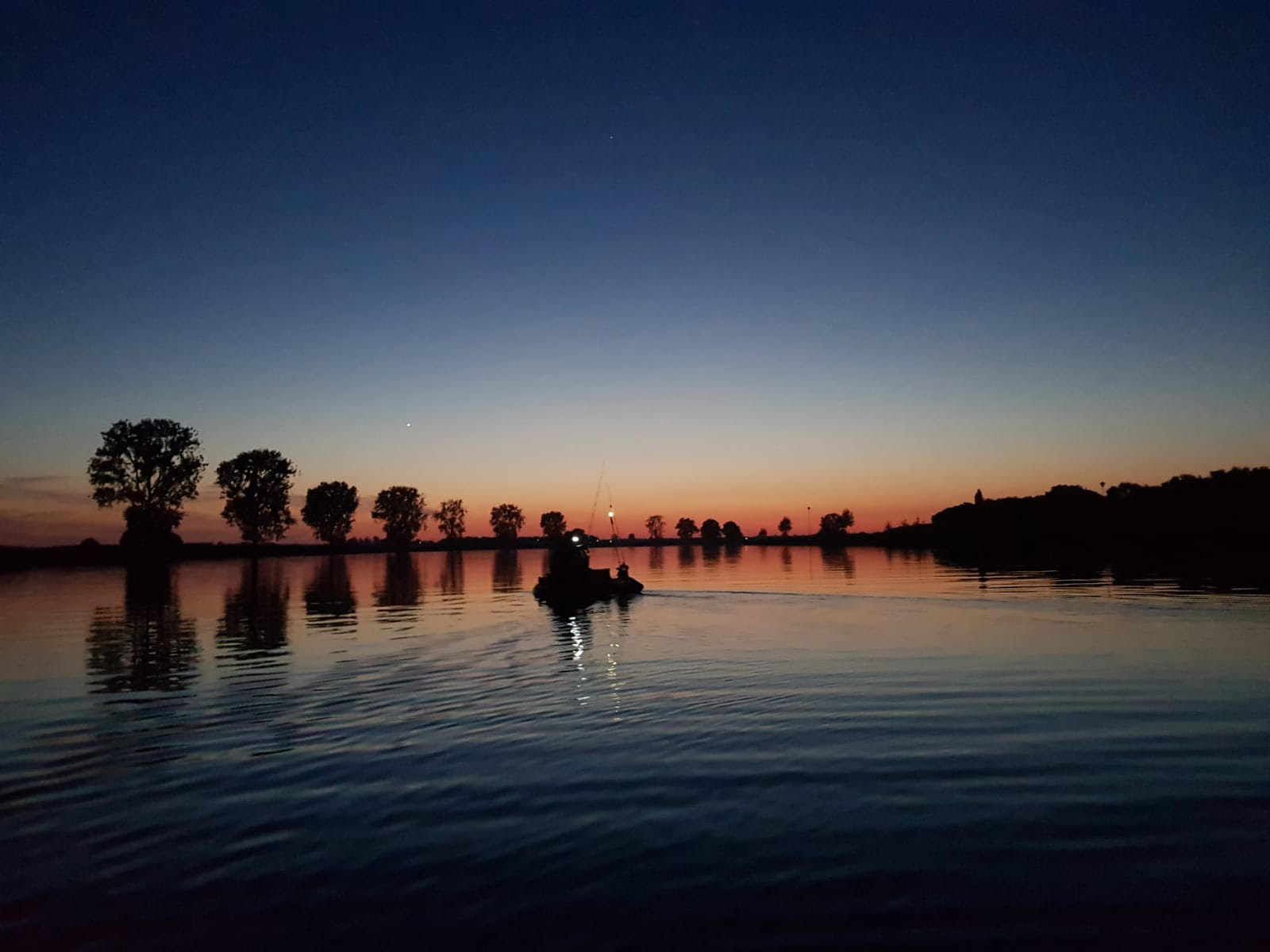 Waarom je het best vanuit een bellyboat op meerval kunt vissen - Thomas ...