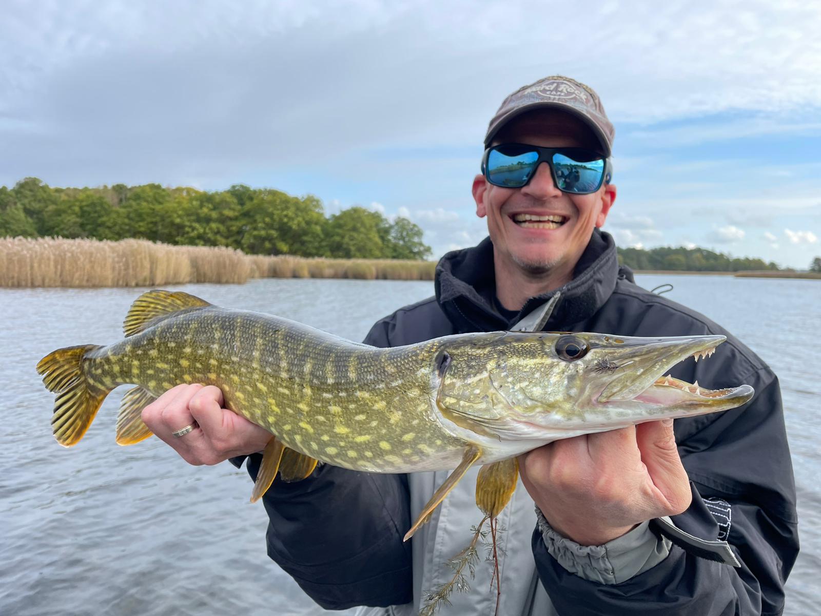 Grootste snoek tot nu toe & Bo Staartjes pakt uit in half uurtje ...